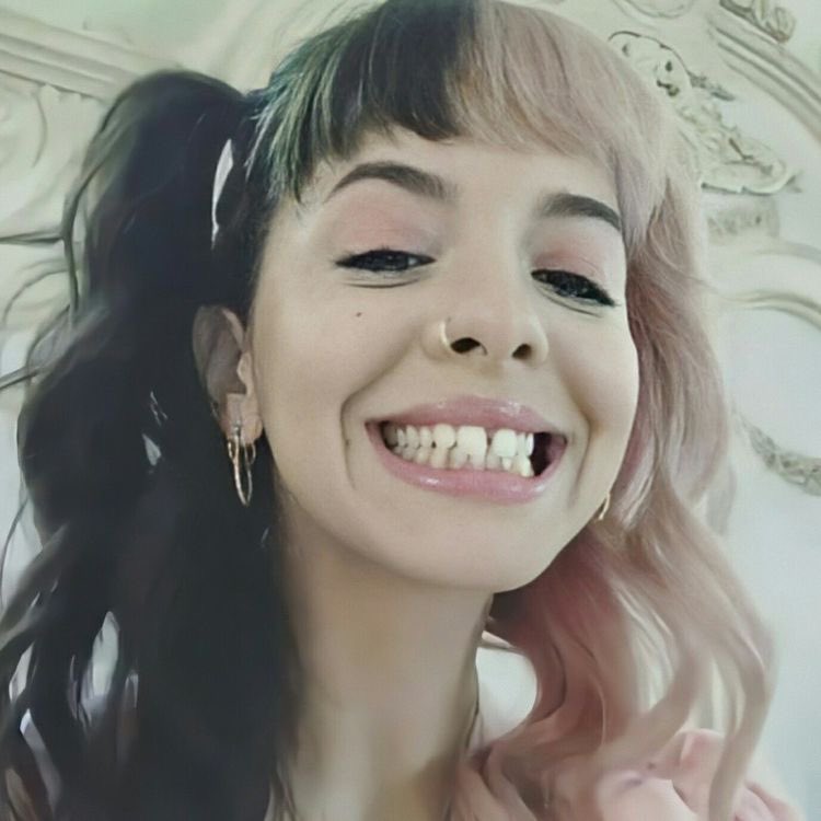 Melanie Martinez Smile
