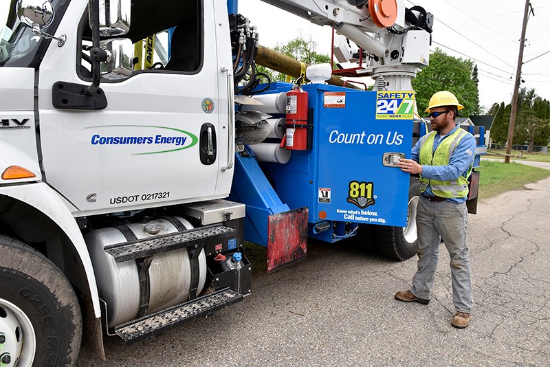 Consumers Energy On Twitter As Crews Continue Their Work We Ask That