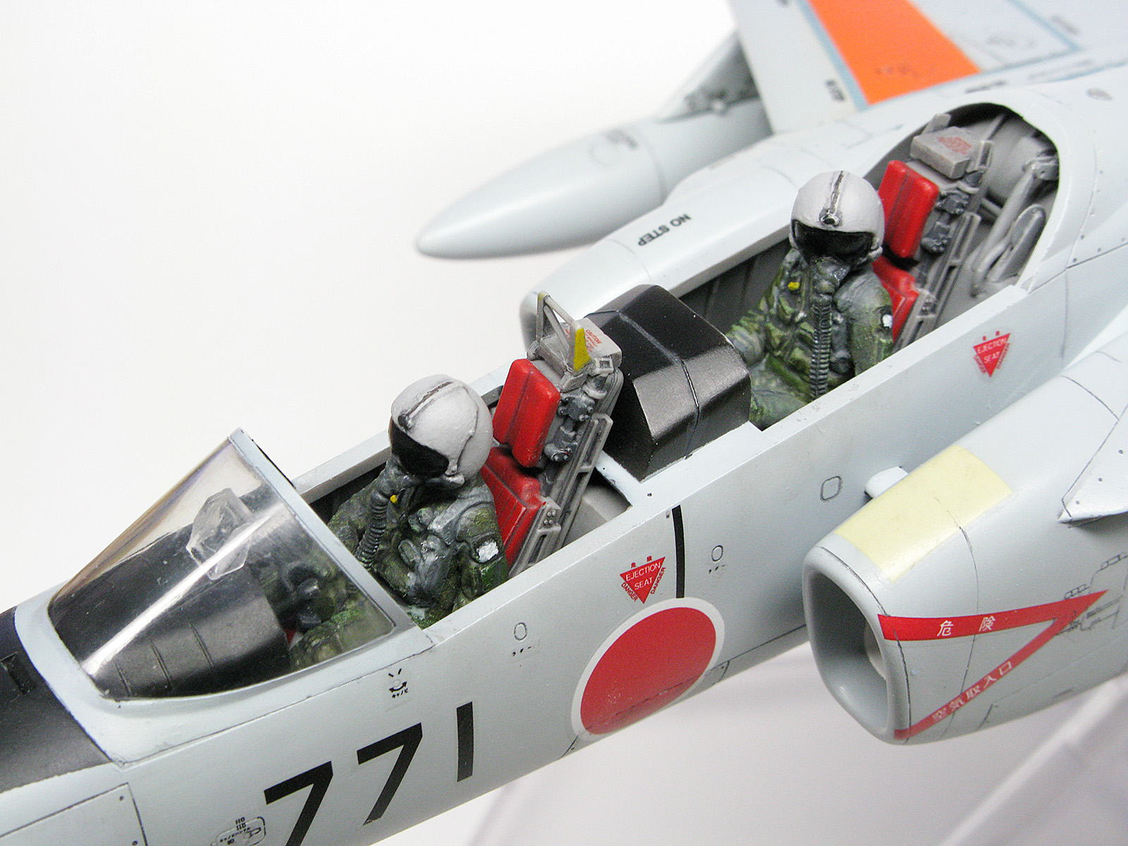 ハセガワ 1/48 航空自衛隊 T-4 中等練習機 / X ハセガワ 1/48 航空自衛隊 T-4 中等練習機 / X