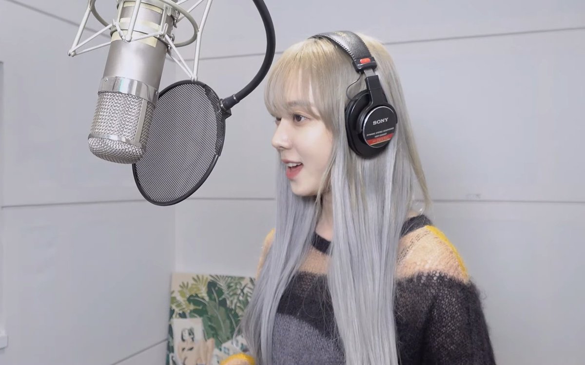 영통몽 on Twitter: "RT @in__midwinter: 녹음실 애쉬 앞머리 윈터 진짜 미친 것 같애 옆모습 진짜 돌겠네"