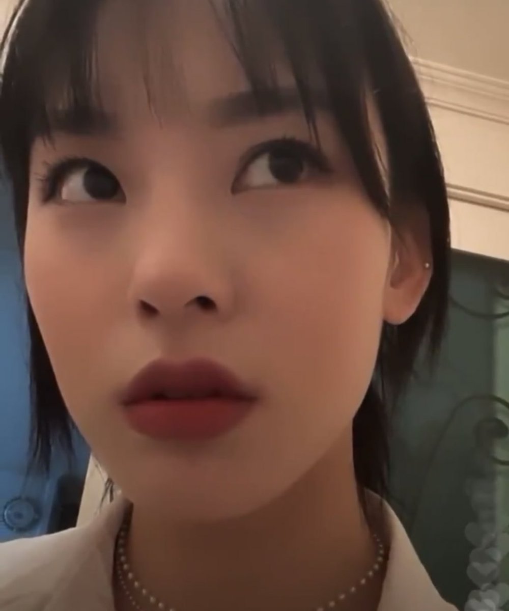 노제여보 옆집에서 인기척 느껴지면 안 나가고 문 앞에서 문에 귀 대보고 한참 이러고 서있을 거면서..... https://t.co/BPZZNbeJZS 노제제월드🕶 ...