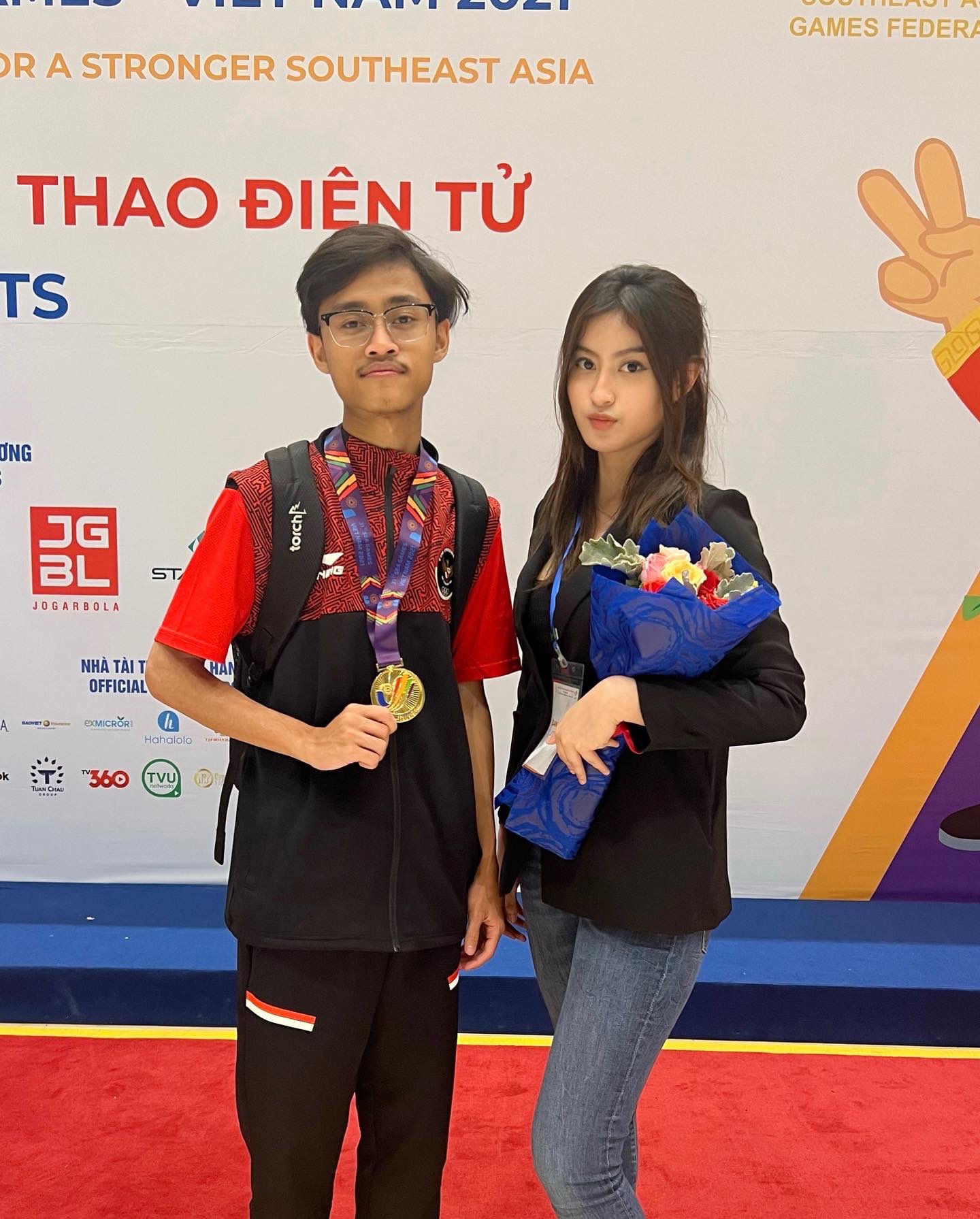 Jeha Anais on Twitter: "bawain emas buat indonesia 🇮🇩 https://t.co/3XzhzlrKsF" / Twitter