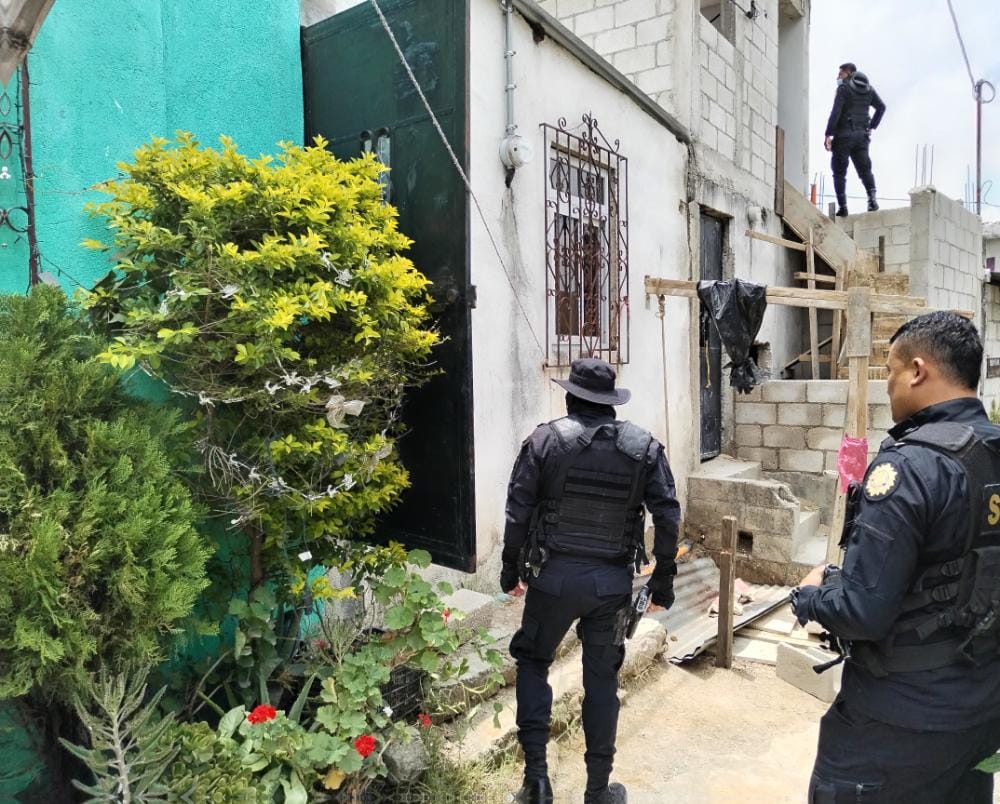 Pnc De Guatemala On Twitter Urgente Localizan Fusil Y Pistola En