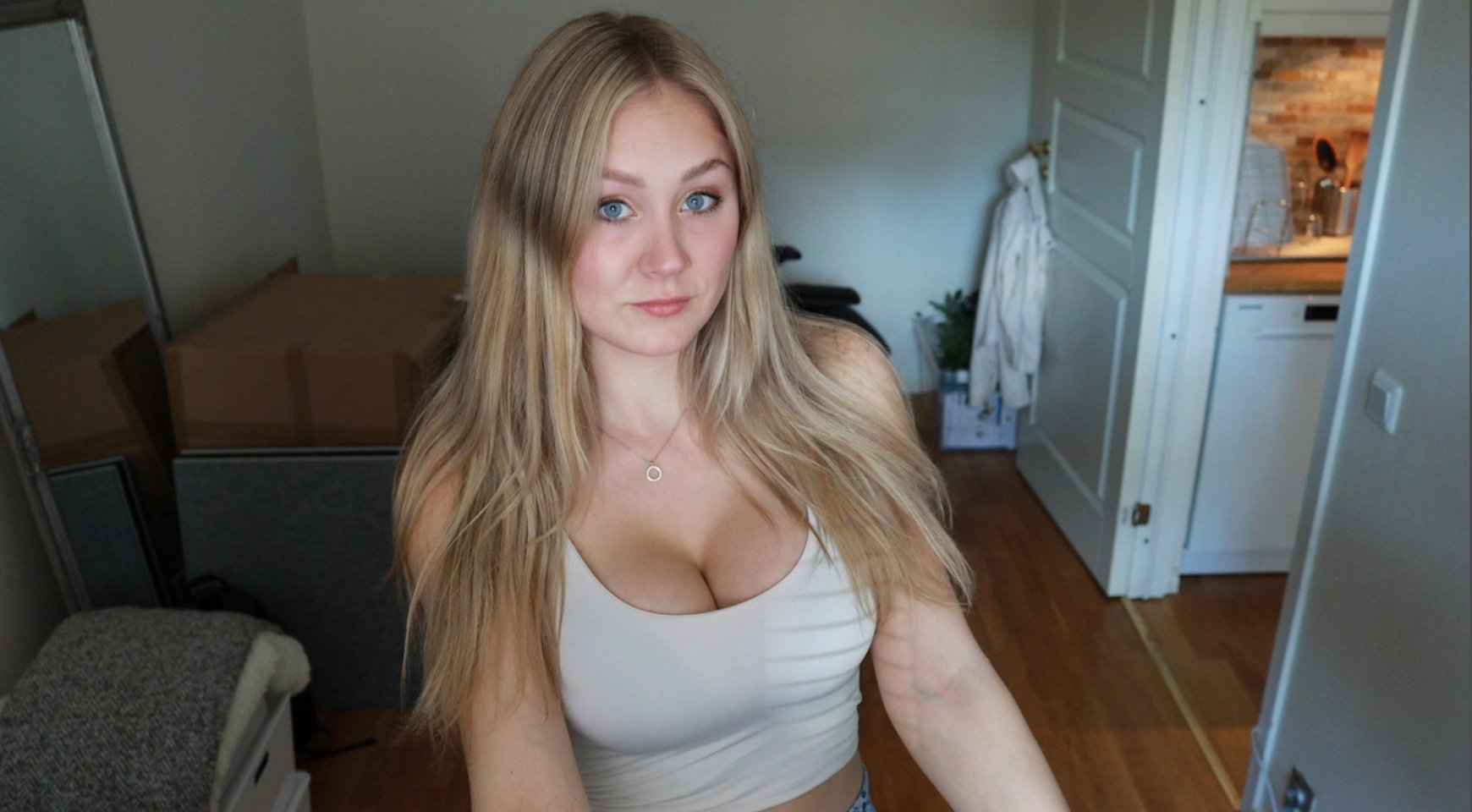 Kandyland on Twitter: "FIRST DESKTOP STREAM IN THE NEW PLACE!! https://t.co/IgrW33RGWT https://t ...