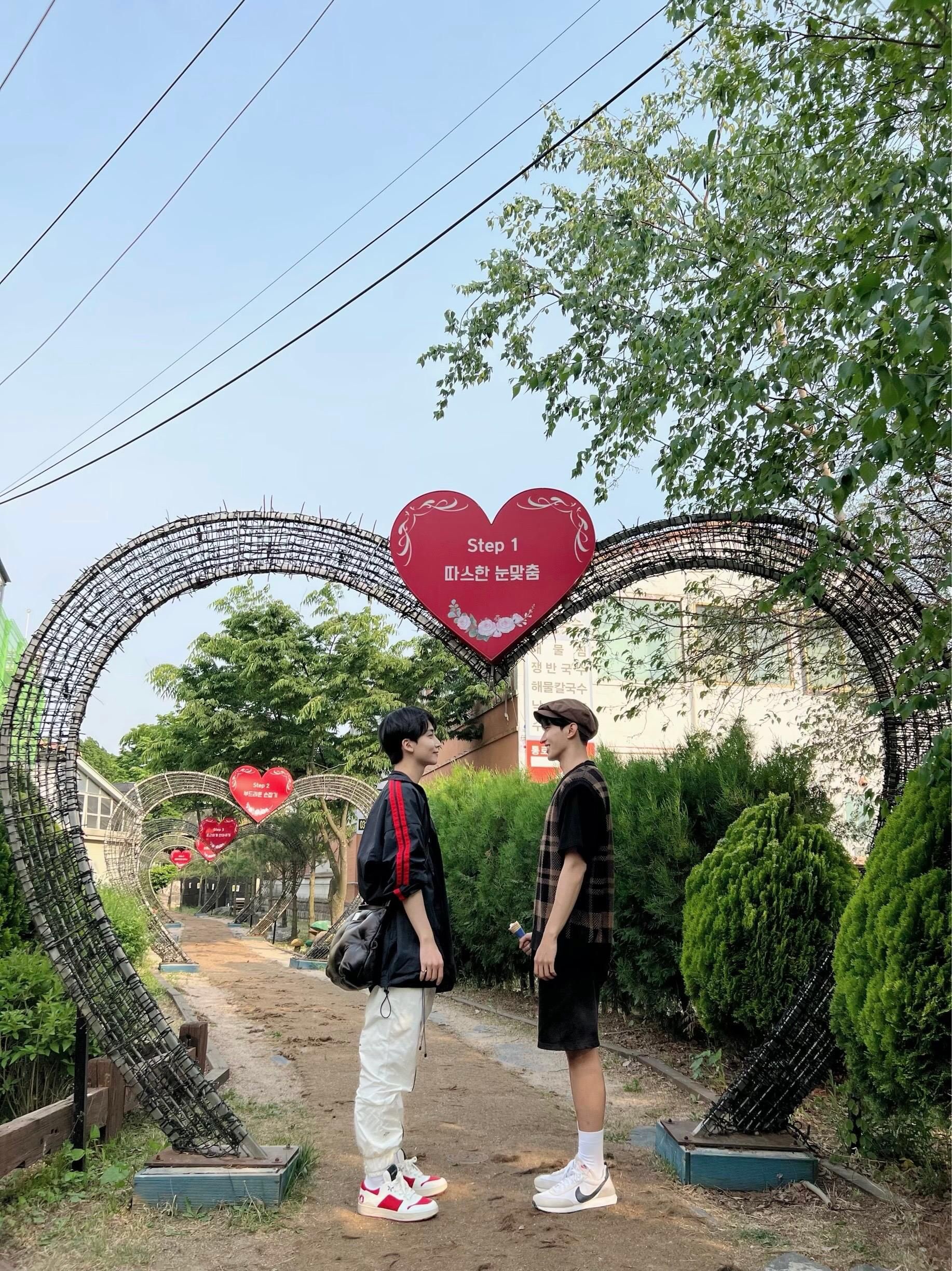 SEVENTEEN Fancafe 𖧷 Weverse on Twitter: "[Picture] Step 3 : Give a cozy hug Step 4 : Kiss ...