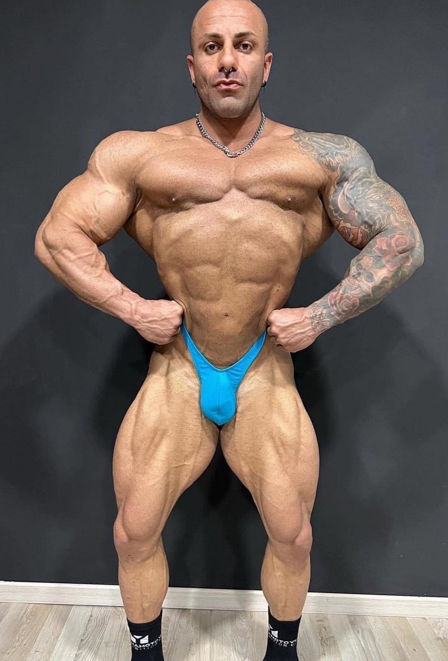 MuscleColtStar (MCS) 43K ️ Thanks on Twitter: "How does Valerio's blue poser hold up all that ...