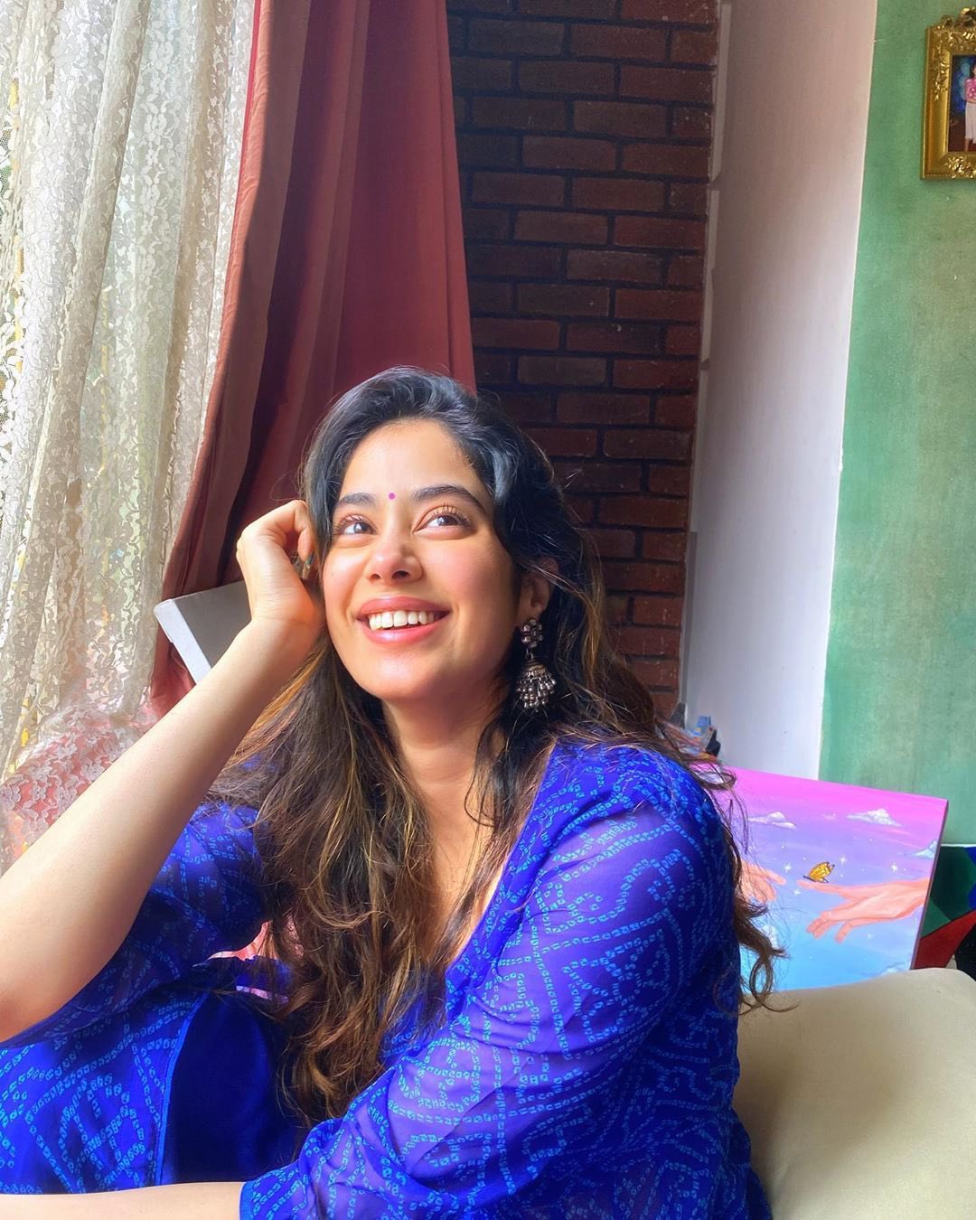 Janhvi Kapoor on Twitter: "Hello ⛅️🌸 https://t.co/OJibCgLkeb" / Twitter