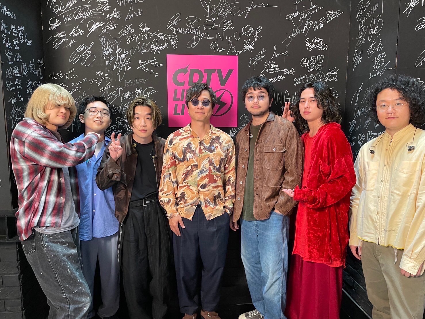 CDTV on Twitter: "#CDTVライブライブ 今夜も激アツLIVEをお届け📡 本番直前ショットで実況中だよ💋 このあと #ポルノグラフィティ #岡野昭仁 × #KingGnu ...