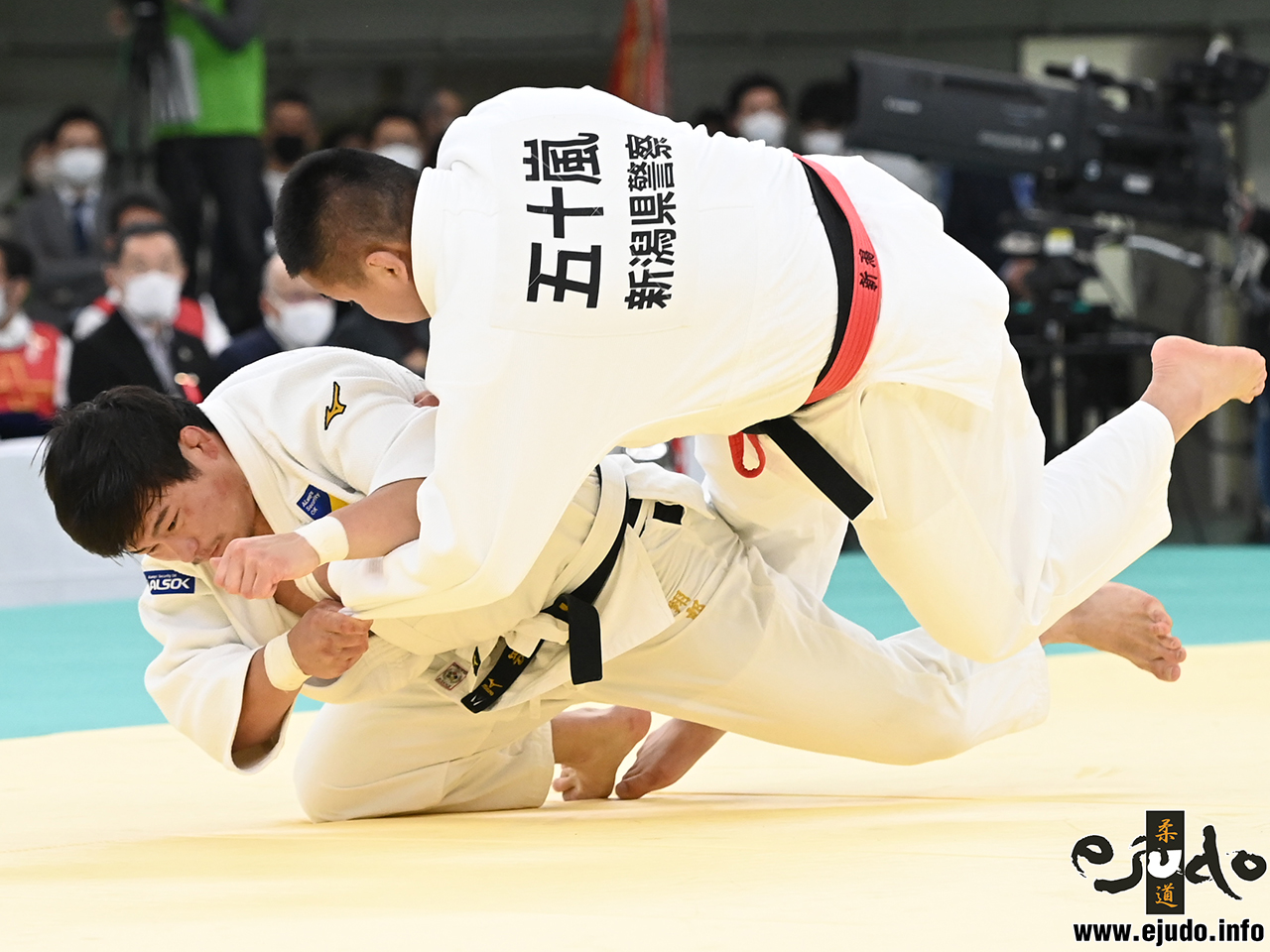 eJudo編集長 古田 英毅 on Twitter: "【写真】 小原拳哉が垣田恭兵から巴投「一本」 https://t.co/J2TAa1kRYi https://t.co ...