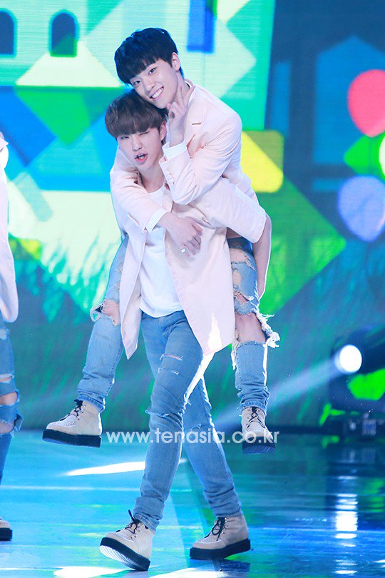 Dino on this Day 🦖 on Twitter: "dino @ show champion 160525 @pledis_17 ...