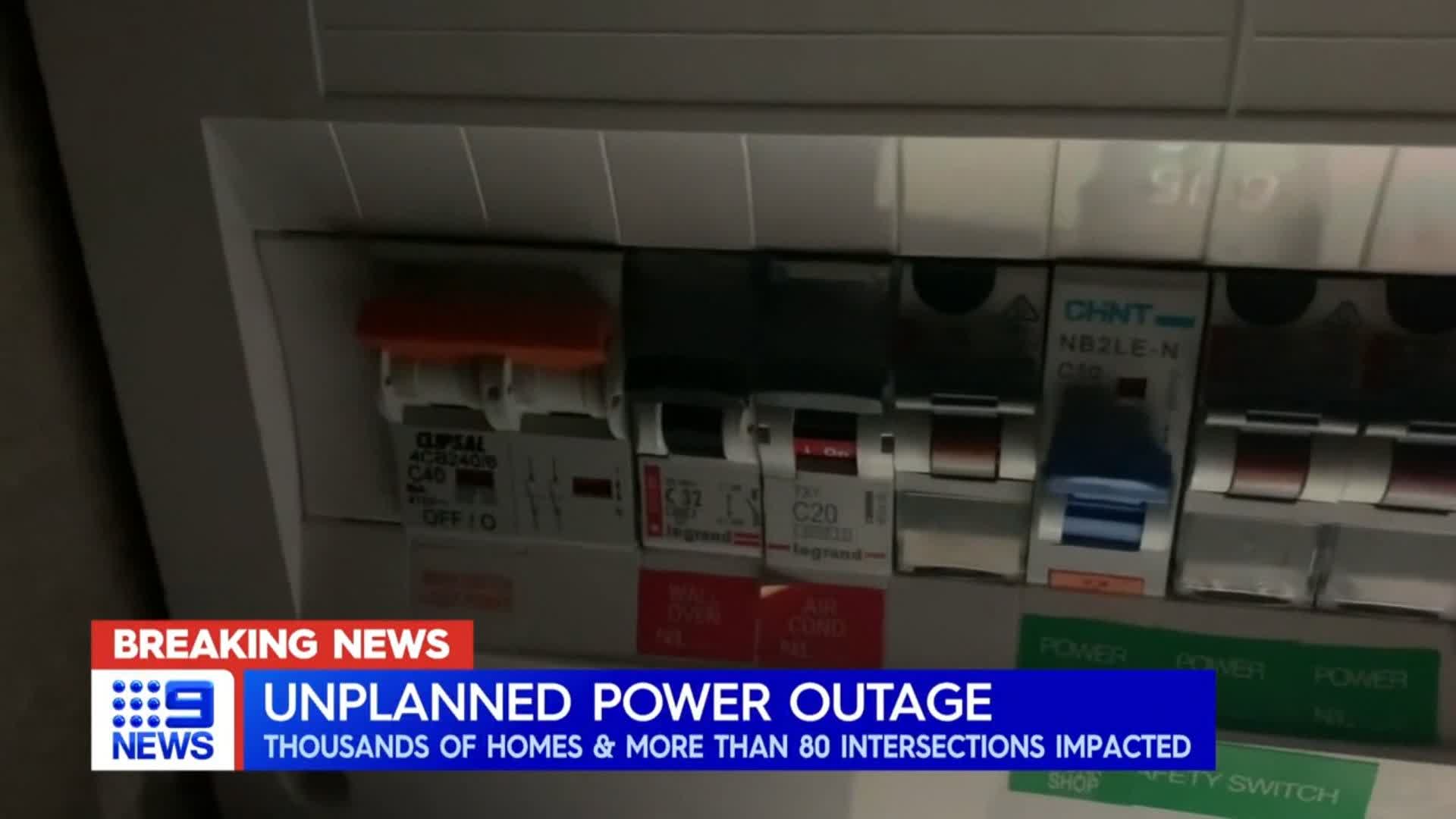 9News Melbourne on Twitter: "#BREAKING: Crews are right now scrambling to fix an unplanned power ...