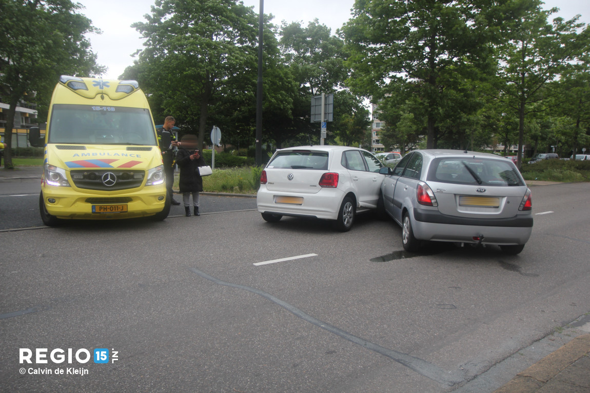 Regio15.nl on Twitter: "Aanrijding twee auto's op de #GeneraalSpoorlaan in #Rijswijk. Eén van de ...