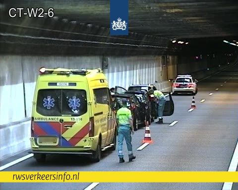 Rijkswaterstaat Verkeersinformatie on Twitter: "Vanwege het ongeval is de rechtertunnelbuis van ...