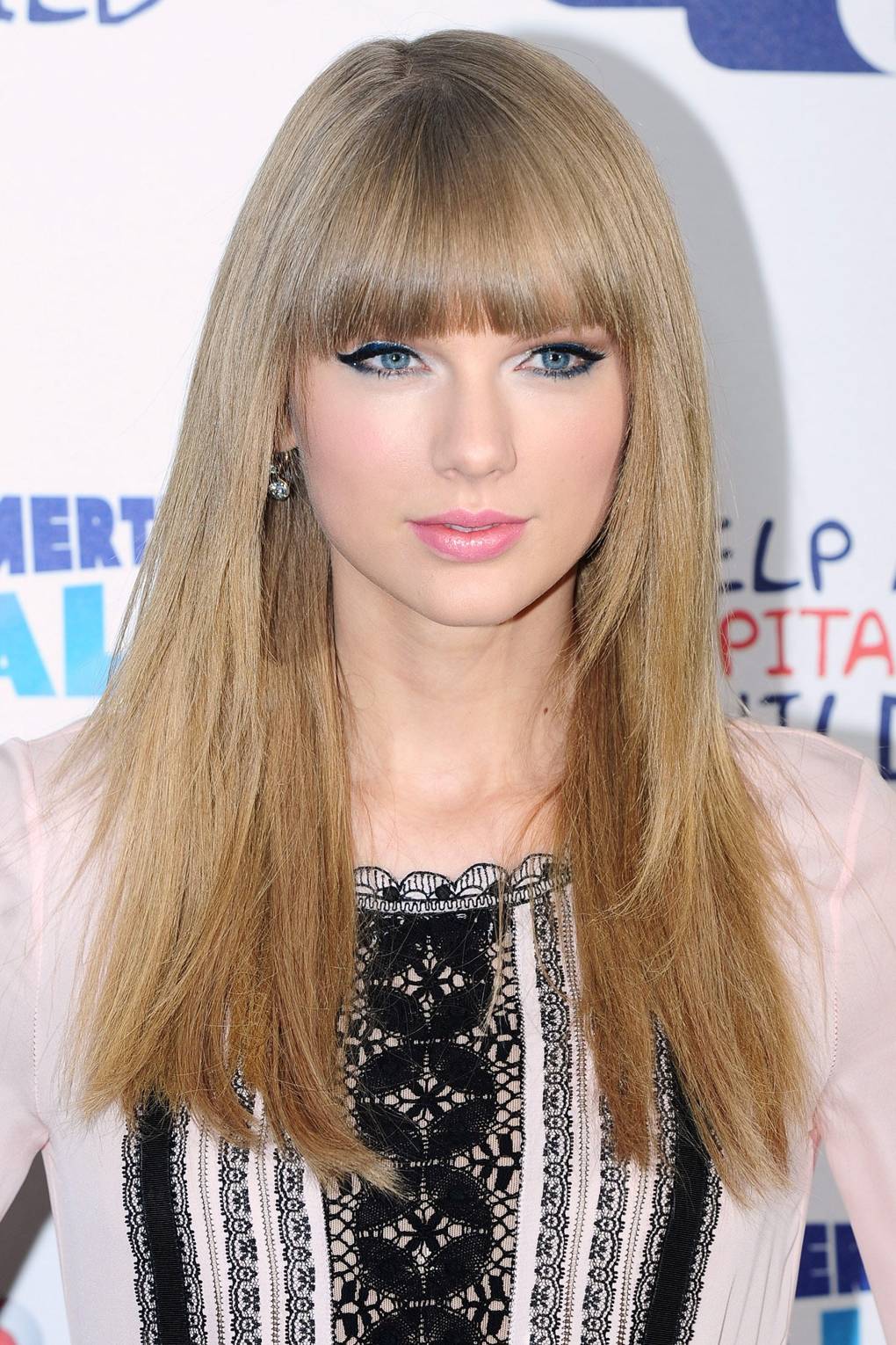 Taylor Swift Straight Hair With Bangs