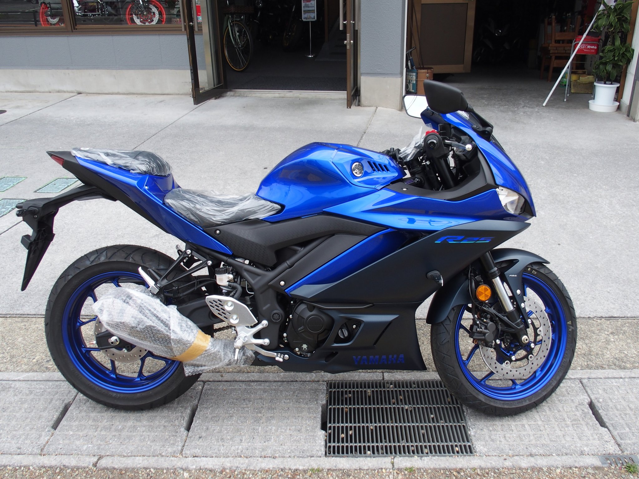 YSP各務原東 on Twitter: "YZF-R25(ブルー）入荷しました～！ https://t.co/7ShnkjdudT" / Twitter