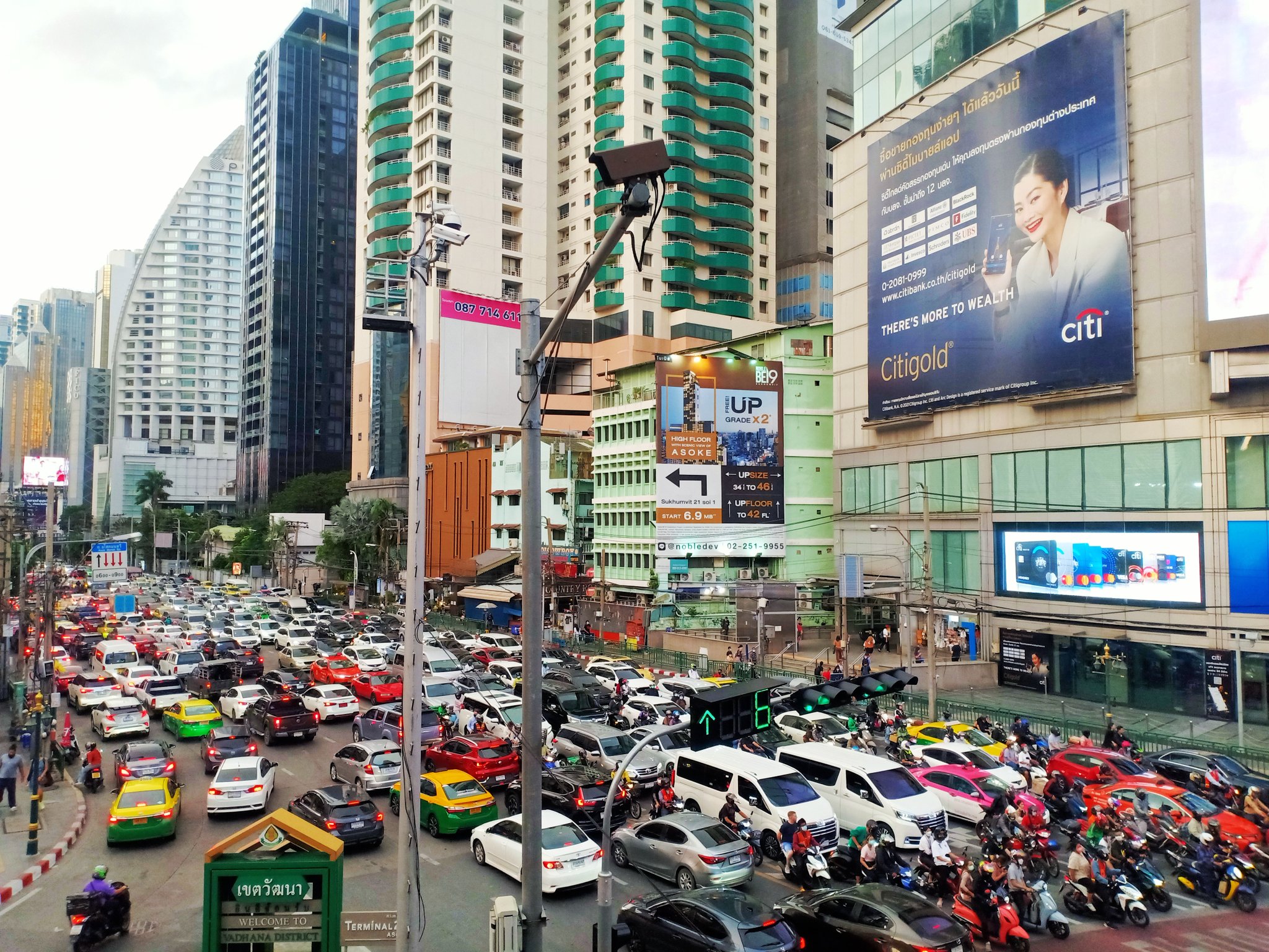 JS100 on Twitter: "RT@Ployzpim : 🚦 อโศก | 18.37 น. #รถติด #แยกอโศก https://t.co/eMbyI1fRWr ...
