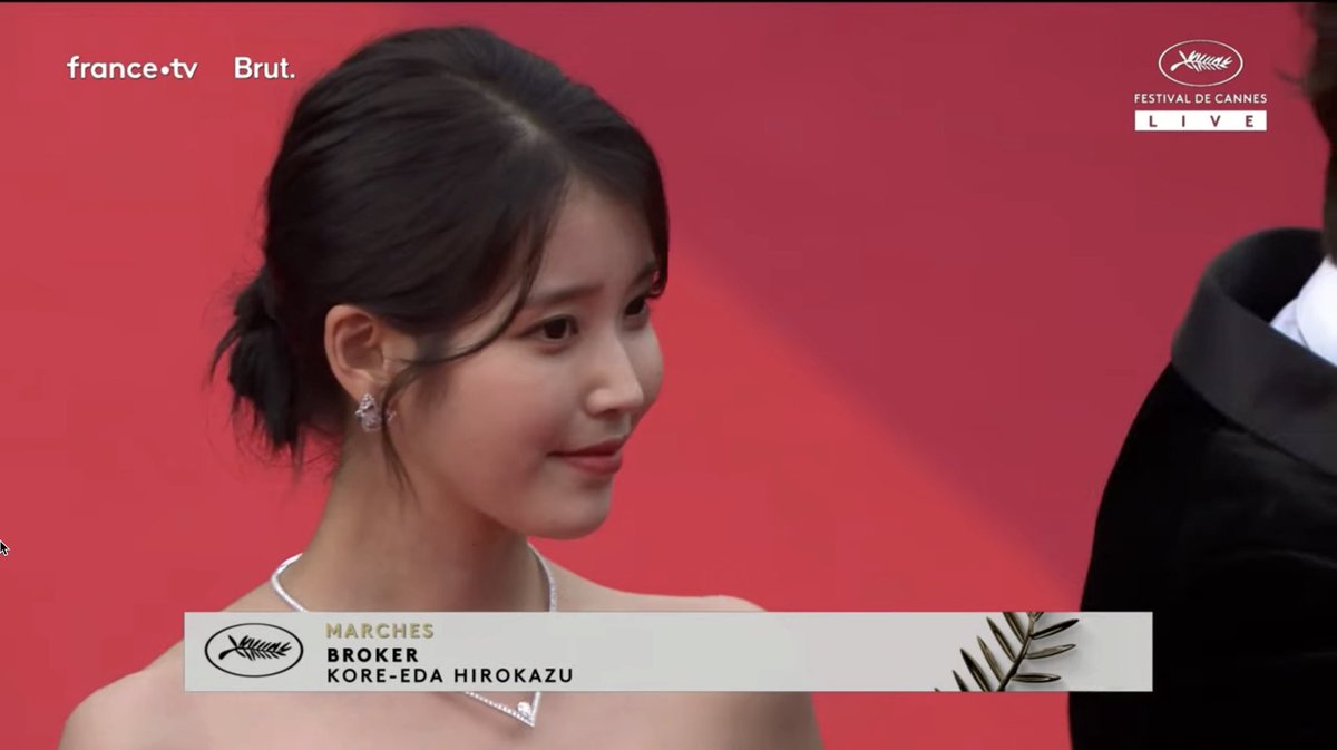 SHE LOOKS STUNNING 🌹 Words by IU @wordsbyiu