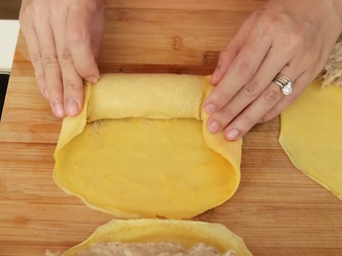 Luar Garing, Dalam Lembut! Resep EGG CHICKEN ROLL ALA HOKBEN --- a ...