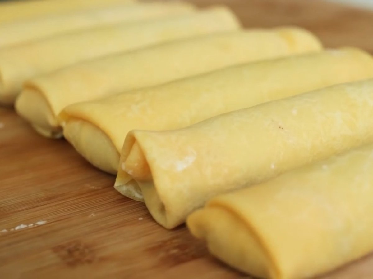 Luar Garing, Dalam Lembut! Resep EGG CHICKEN ROLL ALA HOKBEN --- a ...