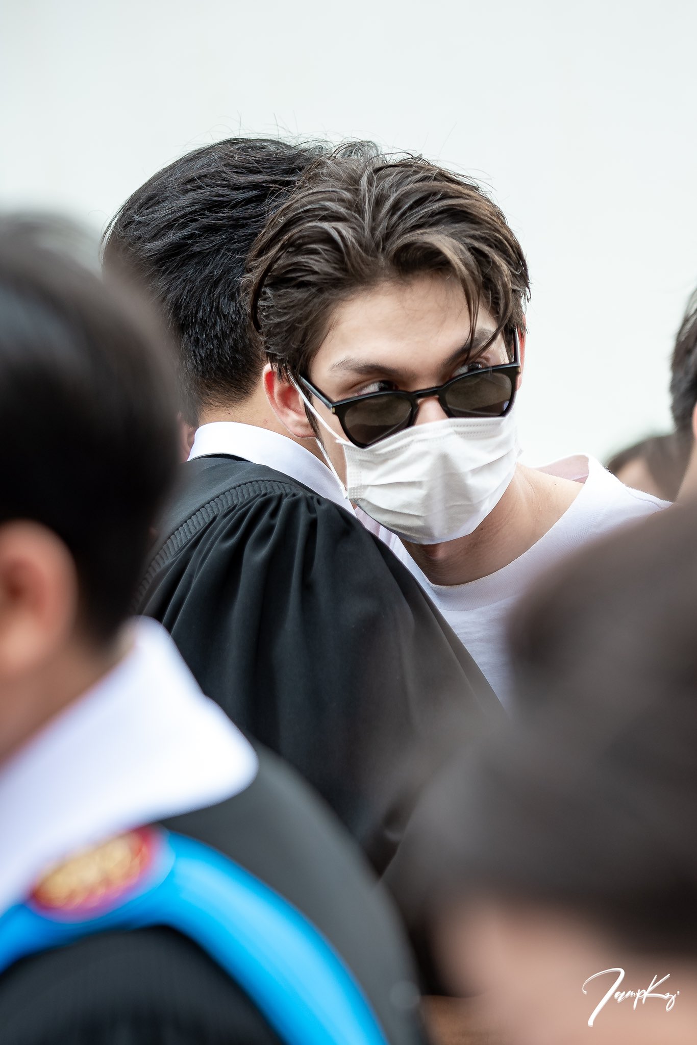 iamPKz on Twitter: "“กอด” แสดงความยินดีกับบัณฑิต #bbrightvc #winmetawin #ไบร์ทวิน ...