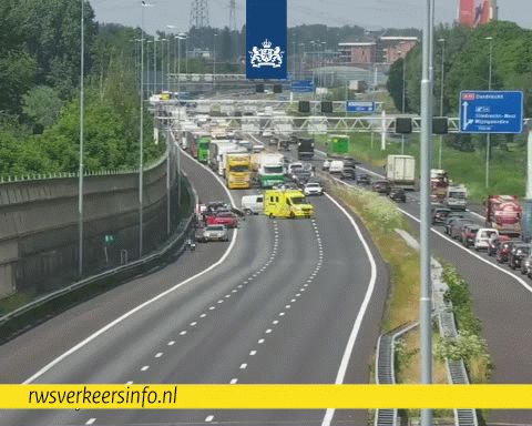 Rijkswaterstaat Verkeersinformatie on Twitter: "⛔ | De #A15 richting Gorinchem is dicht tussen ...