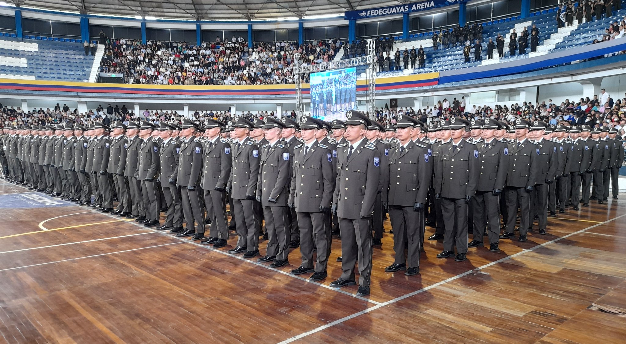 Policía Ecuador On Twitter Hoy Se Incorporan 442 Hombres Y Mujeres