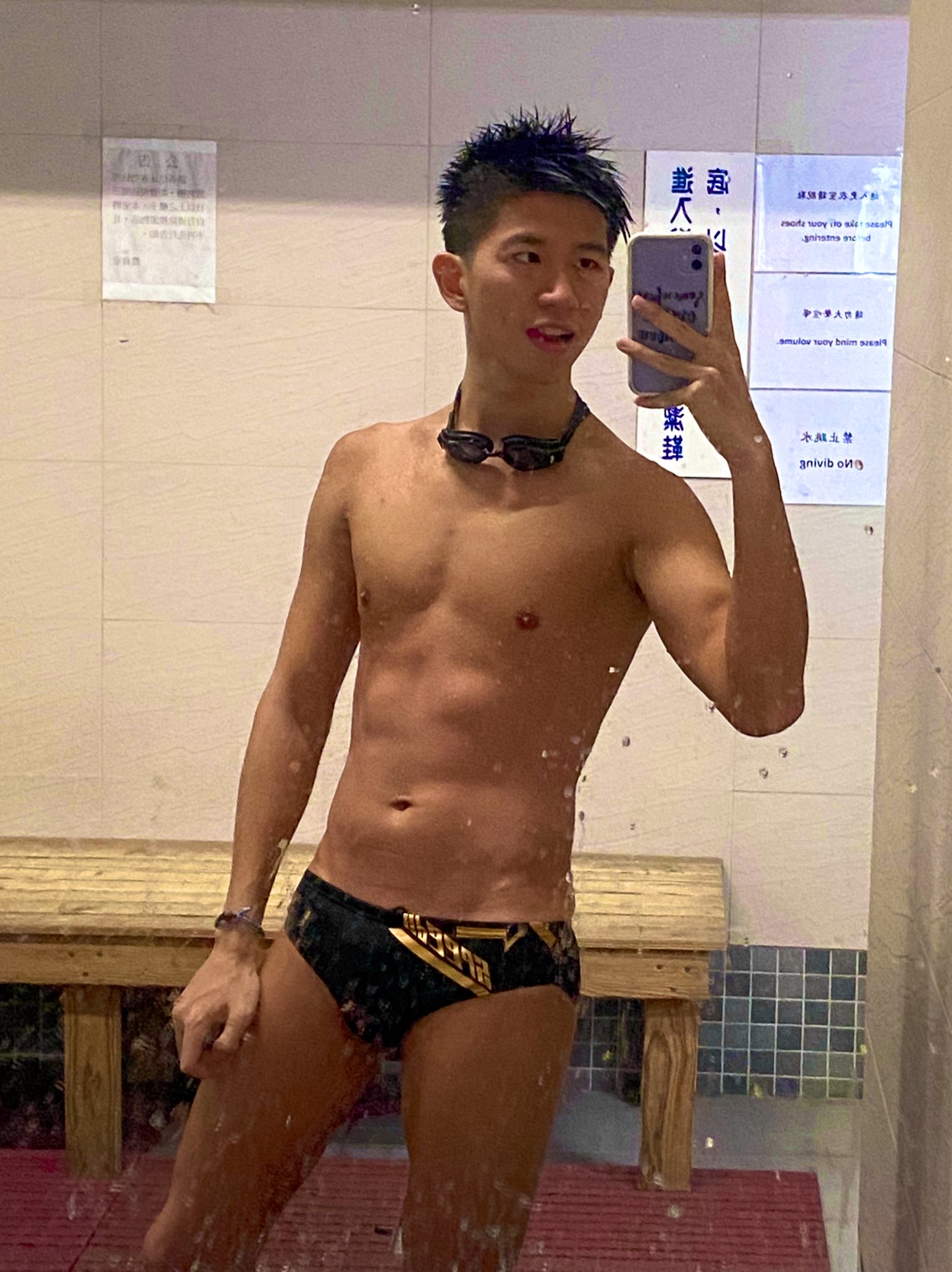 Robin Wu on Twitter: "整理相簿ing 發現以前有夠黑🥵🥵🥵 好像有段時間覺得黝黑膚色很性感 甚至會為了變黑去曬太陽 但冬天發現衣服很難搭之後 就決定還是白一點好🤪 ...