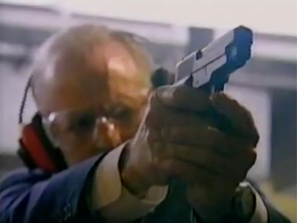 Thread: 1/10 Allow me to introduce you to Lance Thomas, a watchmaker ...