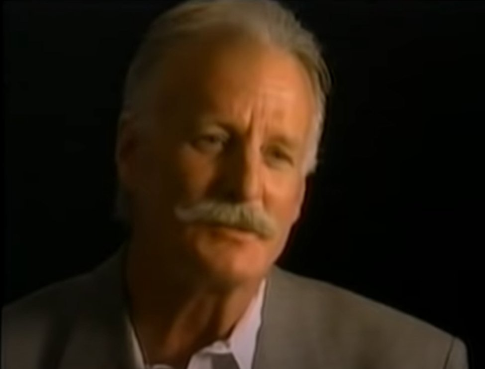 Thread: 1/10 Allow me to introduce you to Lance Thomas, a watchmaker ...