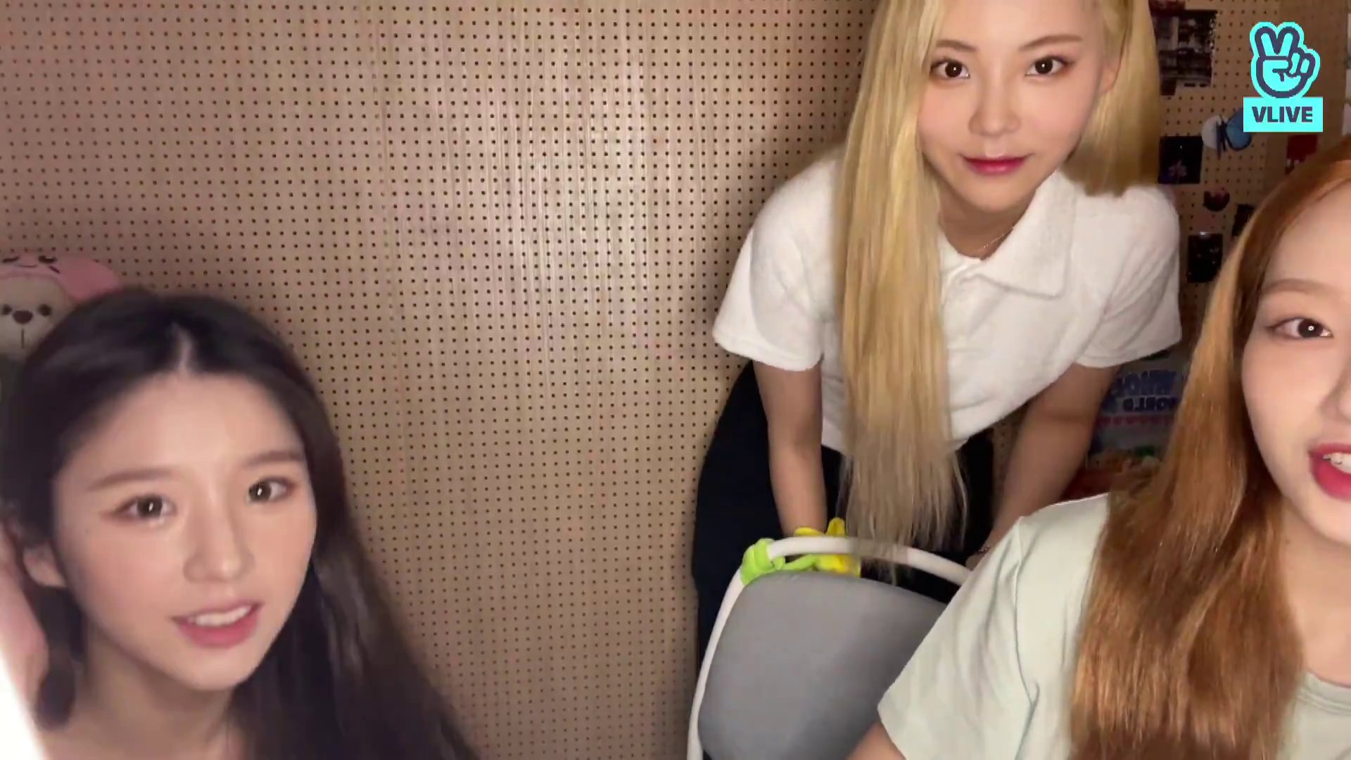 💫 Orrery/nim 🌱 on Twitter: "(knocking at the door) Jinsoul: Heejinsoul here~ Jinsoul: it's my ...