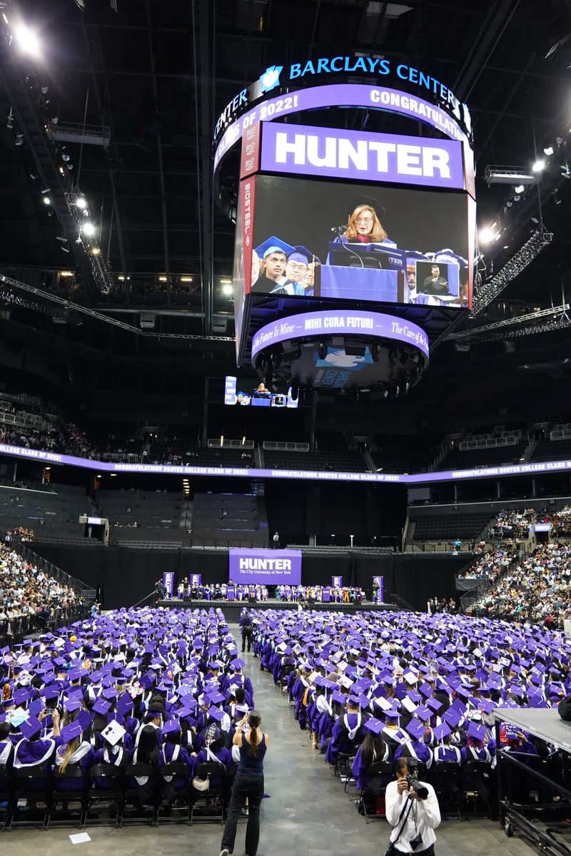 Hunter College on Twitter: "To a sea of purple @hunterpresident calls on the Class of 2022 to ...