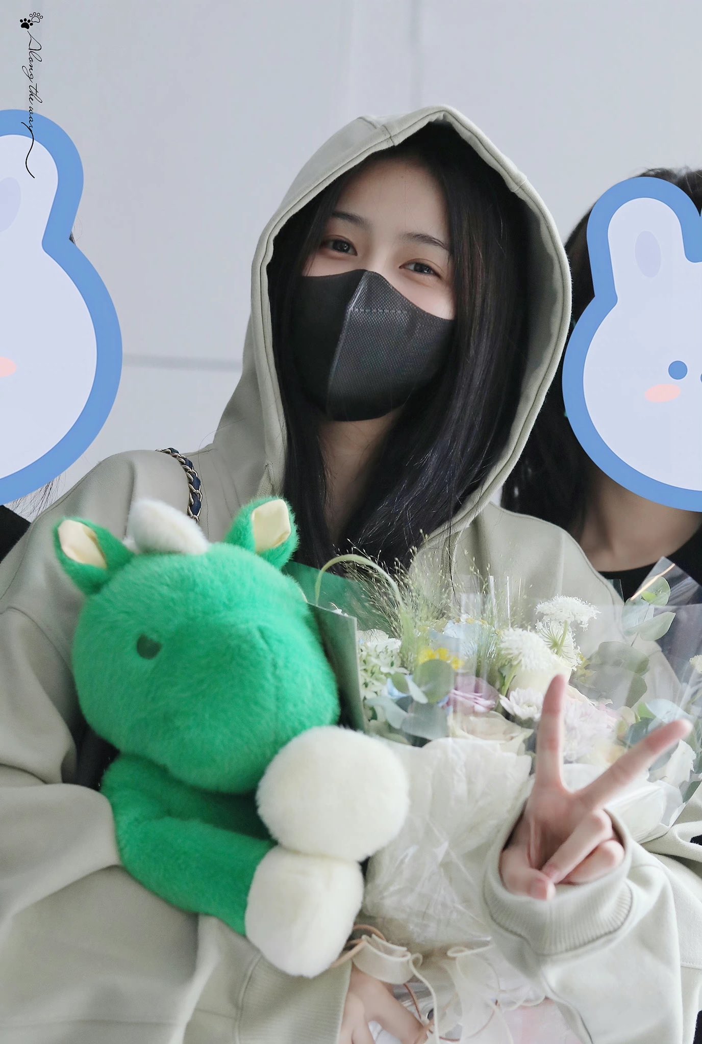 bailu 白鹿 on Twitter: "220611 — fansite update 🌊 © Alongtheway妍途·白鹿 going to work 💼 | bailu as ...