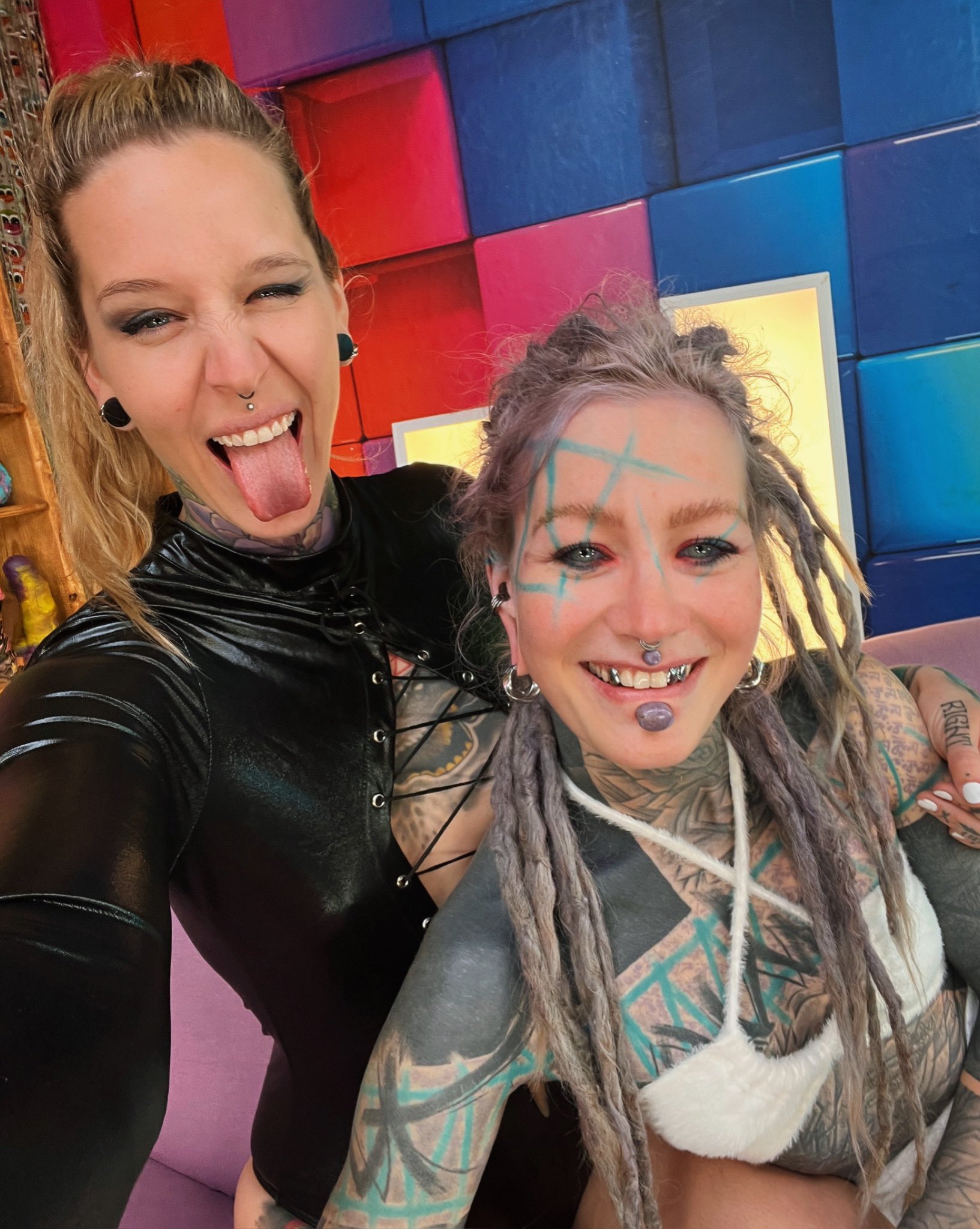 TW Pornstars - Lisa RocketCock 🇹🇭TOP 1.4% KinkyGalore Doorbitch. Twitter. Einfach ein so toller ...