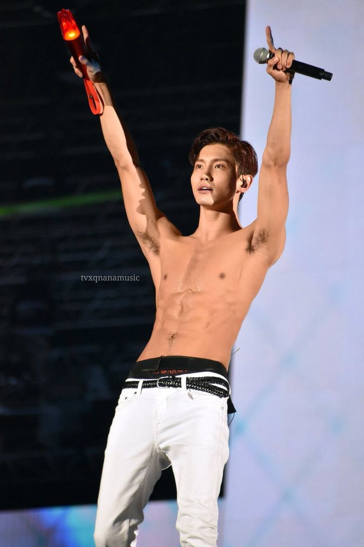 Yunho Abs 2022
