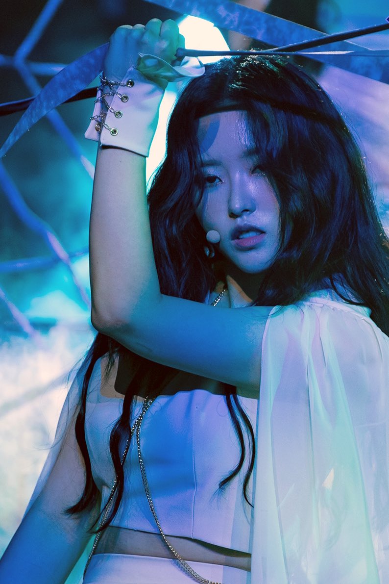 Cherry Motion 멕시코 on Twitter: "OLIVIA HYE FROM LOONA 🖤 #LOONA #이달의소녀 @loonatheworld https://t.co ...