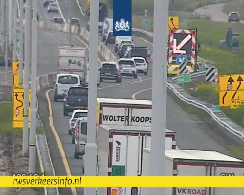 Rijkswaterstaat Verkeersinformatie on Twitter: "Vanwege een verzakking in het wegdek heb je op ...