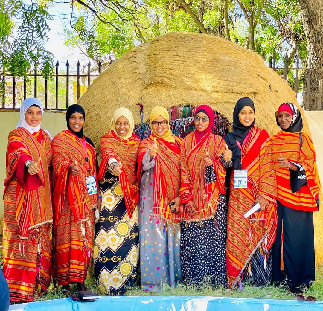 Abdirisak Urug on Twitter: "Hiddiyo dhaqankeena suubban https://t.co/HbuDNW9YrK" / Twitter