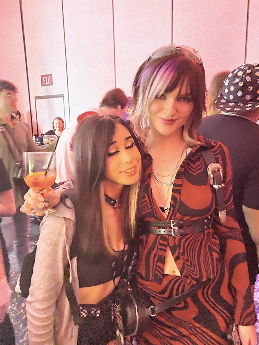 thinkin bout peach 🍑 🥹 totally not kiwi @kiwithesmol