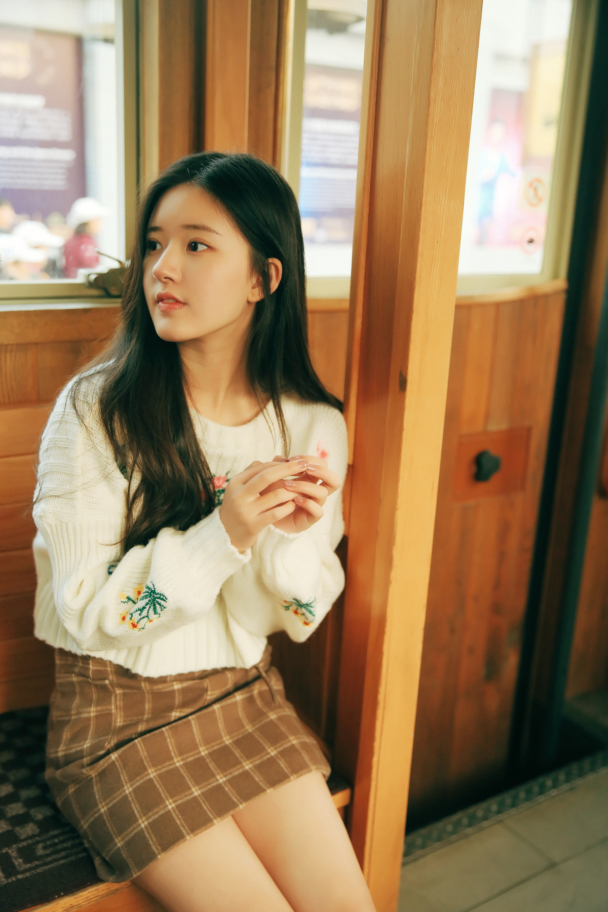 明星生图 长期网址 sc8.life on Twitter: "分类：最新32区 编号24 赵露思 热裤L足短裙等 室内写真 105张 https://t.co/cSa6hGUJCe ...