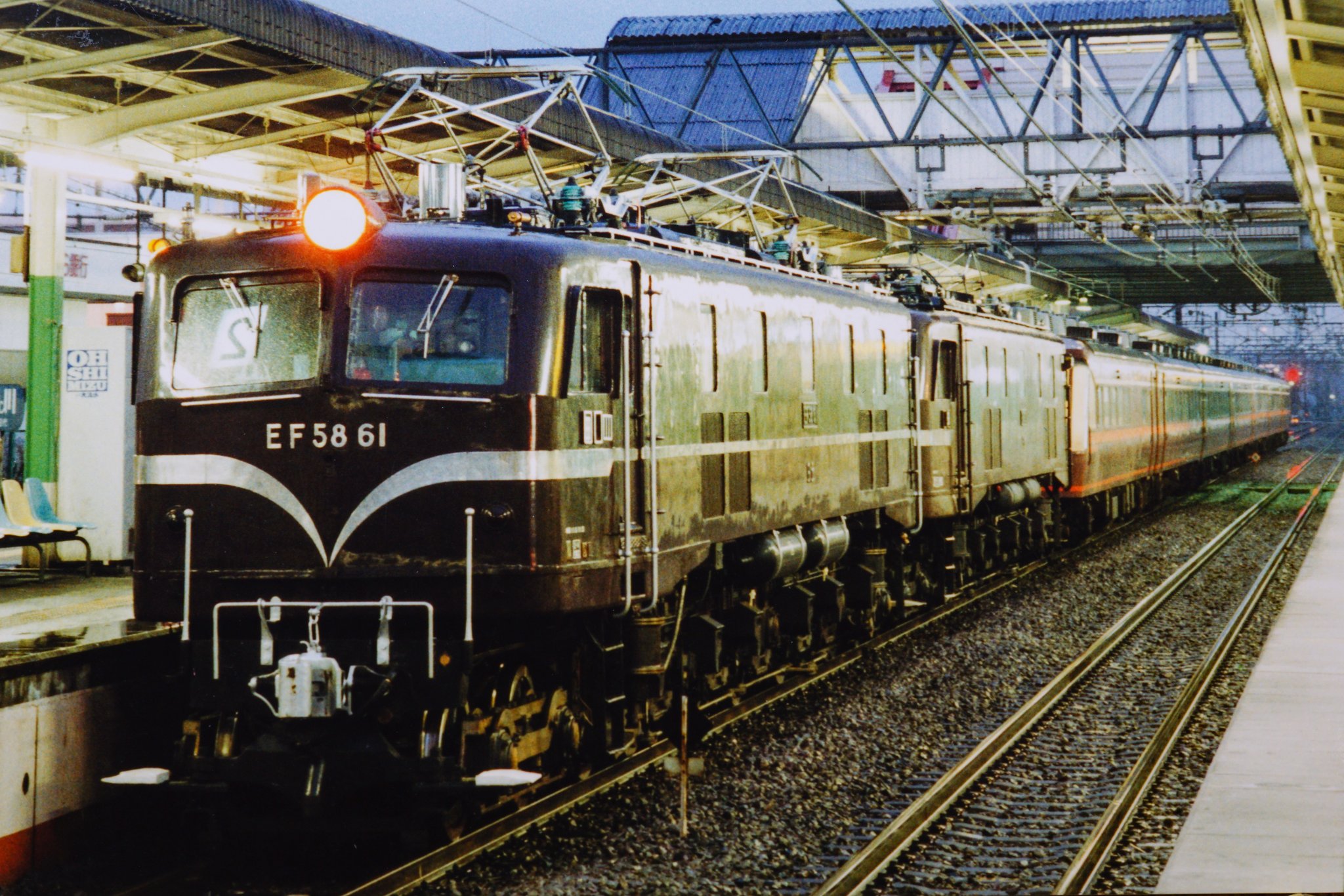 3しま on Twitter: "#61号機の日 #ロクイチ #EF58 EF58 61+EF58 89+SET バイトで日中行けなかったから夕方🥲 https://t.co ...