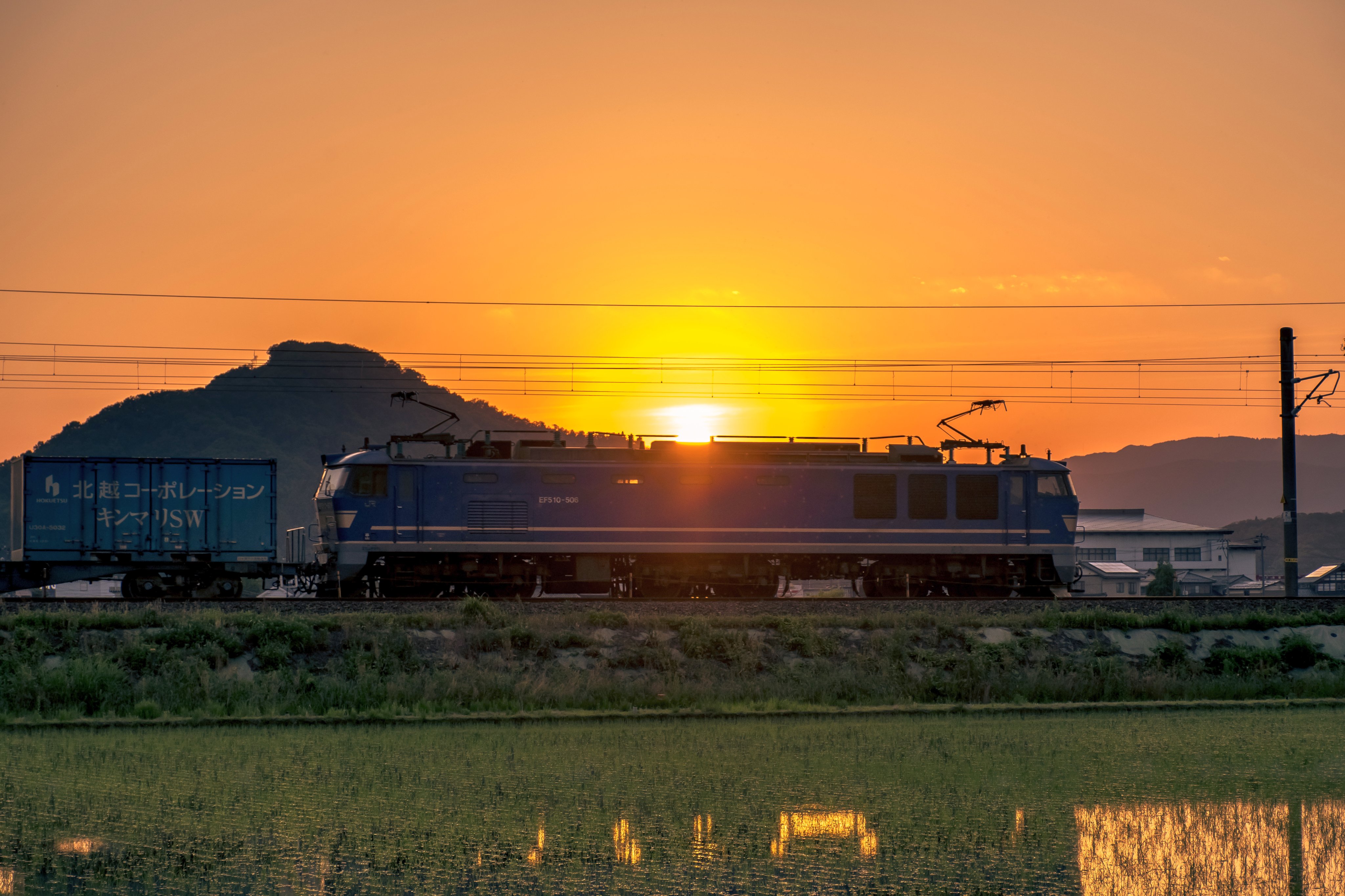 🆗kiratts_21福井@ワクチン3回済 on Twitter: "夕暮れの青後藤と北陸特急。 4071レ EF510-506 しらさぎ59号 サンダーバード35号 20220601 ...