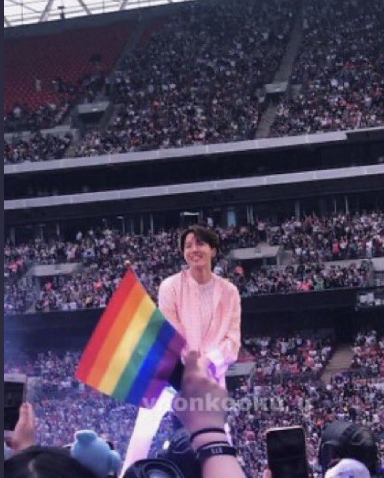 Bisexual Armys On Twitter A Thread Of Bts With Pride Flags For Pride