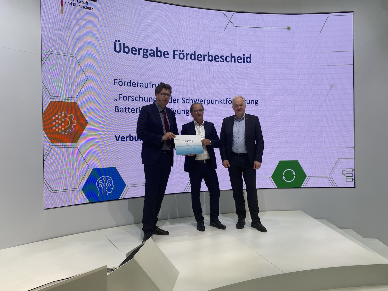 Michael Kellner on Twitter: "Nachhaltige Batteriezellfertigung ist ein Baustein der ...