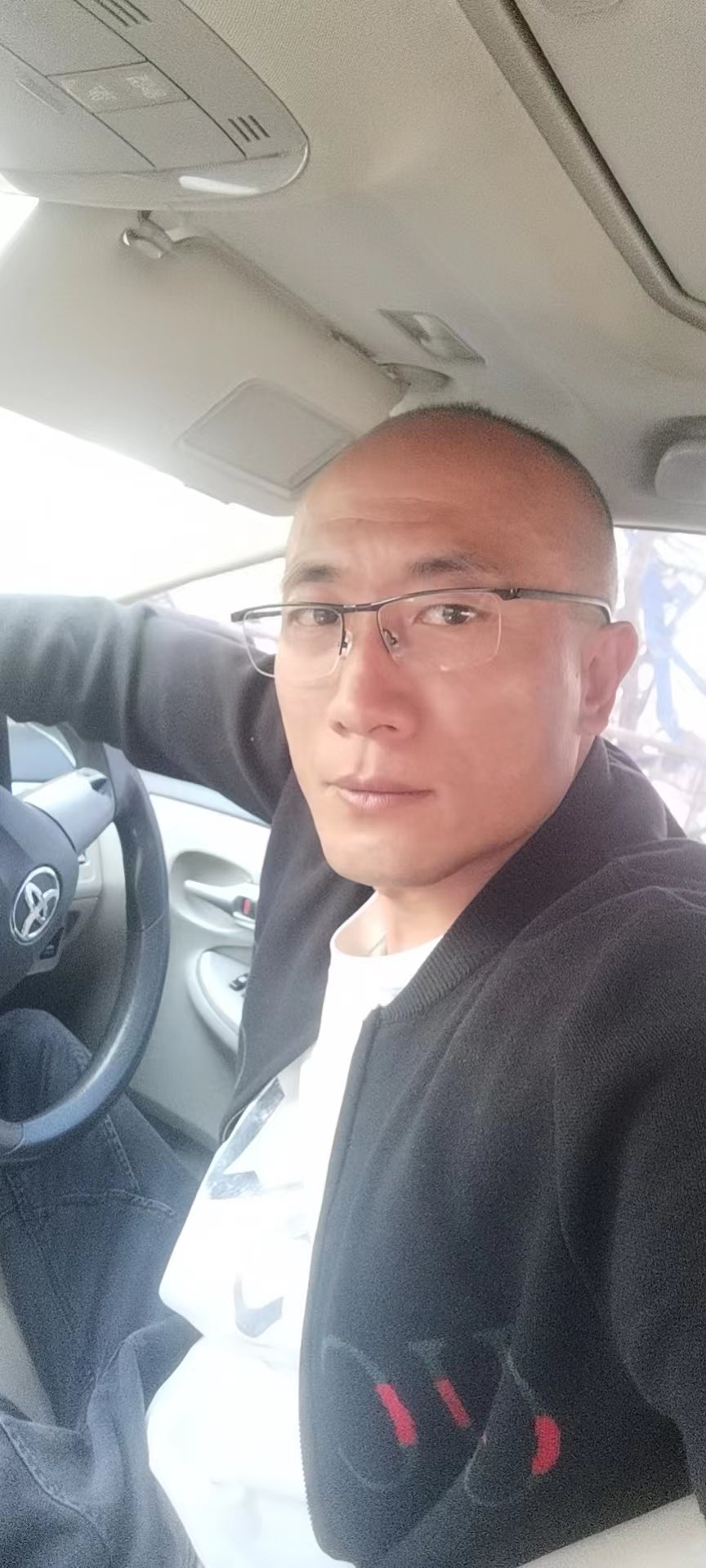 大连伪娘cd 可欣 On Twitter 与网上认识的光头直男视频聊天,身材不错,奶头很性感,很爷们但是🐔巴有滚珠,我不太喜欢 直男偷拍 直男勾引 直男大鸡