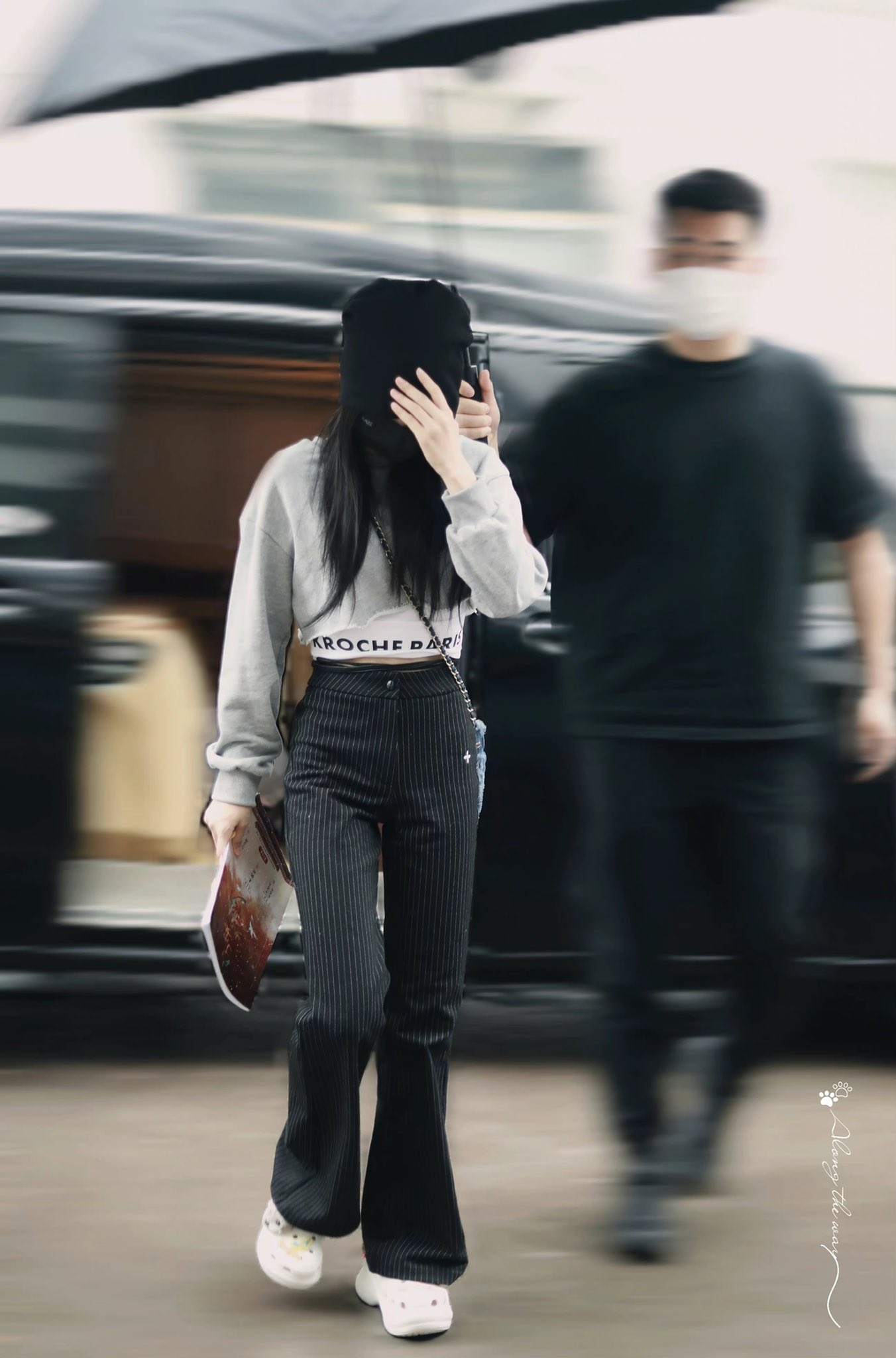 bailu 白鹿 on Twitter: "220602 — fansite update 🌊 © Alongtheway妍途·白鹿 going to work 💼 | bailu as ...