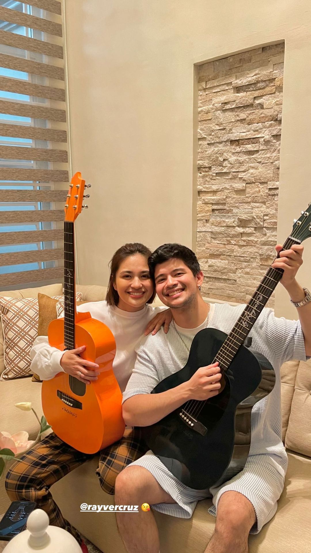 Inquirer on Twitter: "MATCHY-MATCHY🎸 LOOK: Julie Anne San Jose shares photos with her rumored ...