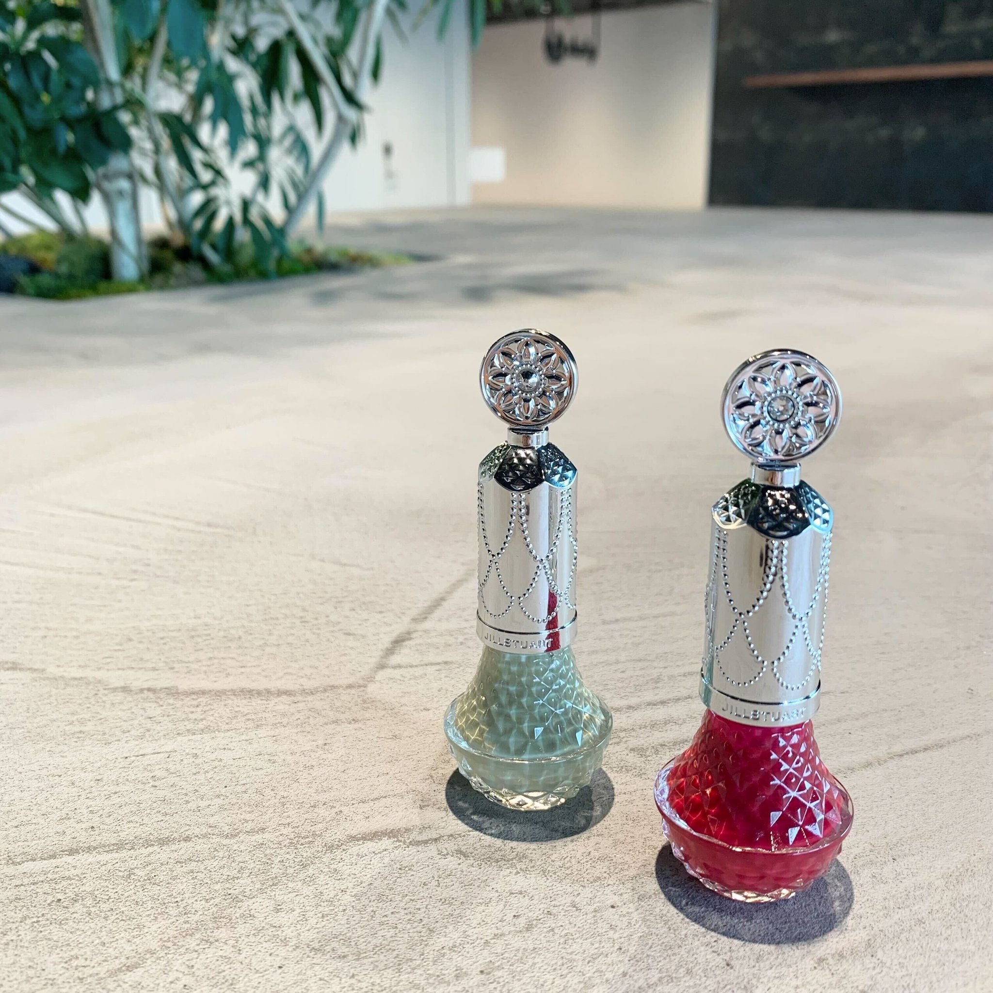 TRILL[トリル] on Twitter: "＜編集部よりRecommend ＞ 先月発売されたJILL STUARTの「フレグラント ネイルラッカー」💅 ぷっくりとしたツヤ感で発色、香りも ...