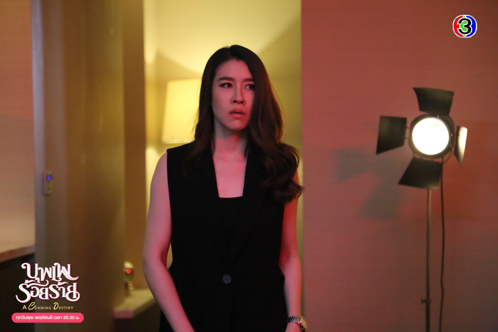 Ch3Thailand on Twitter: "🎬 #บุพเพร้อยร้ายep3 มุกมณี จนมุม จัดงานแถลงข่าวขอโทษ โสภิตา 🔗 https://t ...