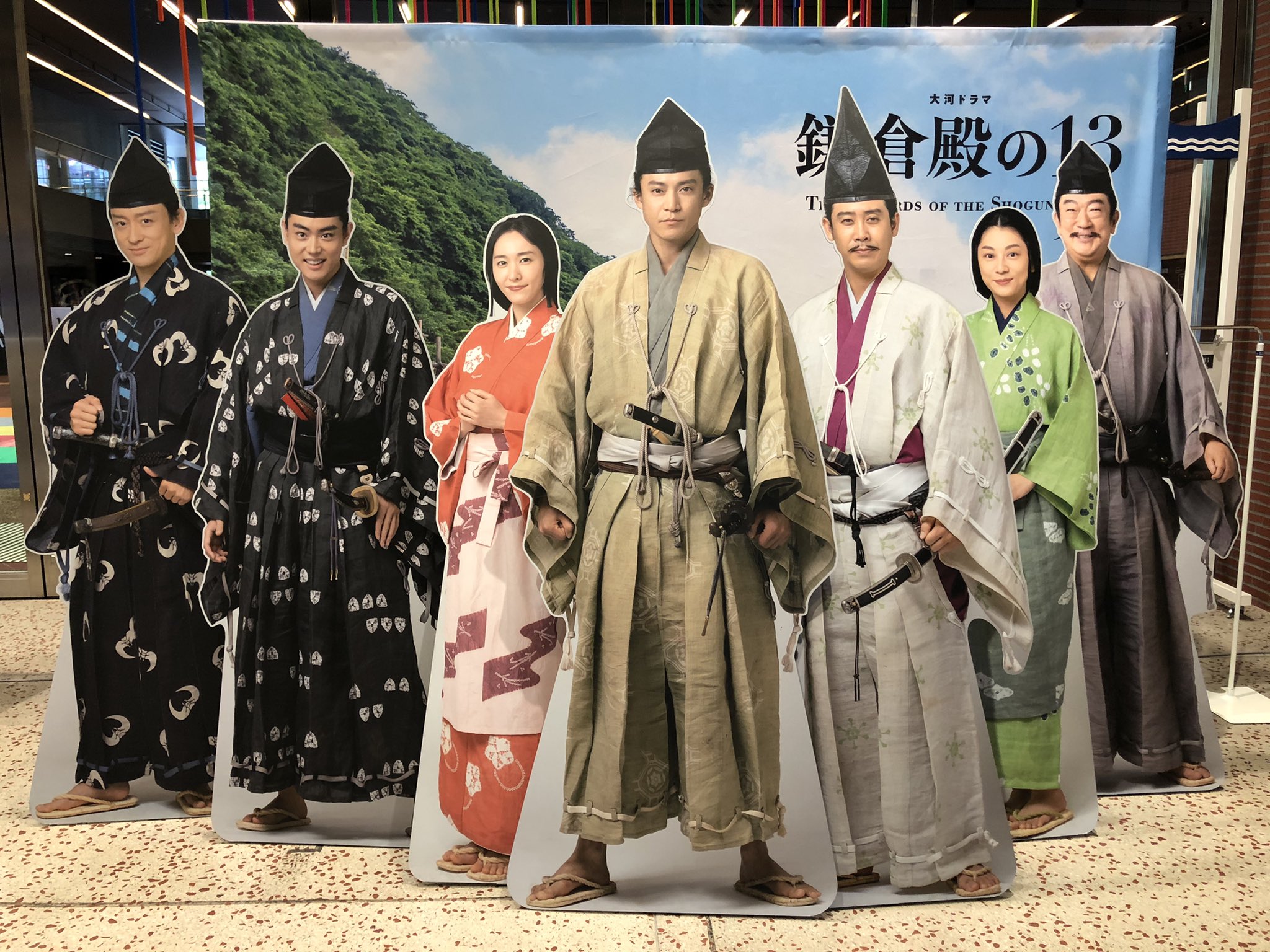 yanbo on Twitter: "昨日、横浜放送局のハートプラザに立ち寄ったのですが、鎌倉市の大河ドラマ館にはない八重さんの等身大パネルやドラマのあらすじパネル（たぶん展示はここだけ？）が ...