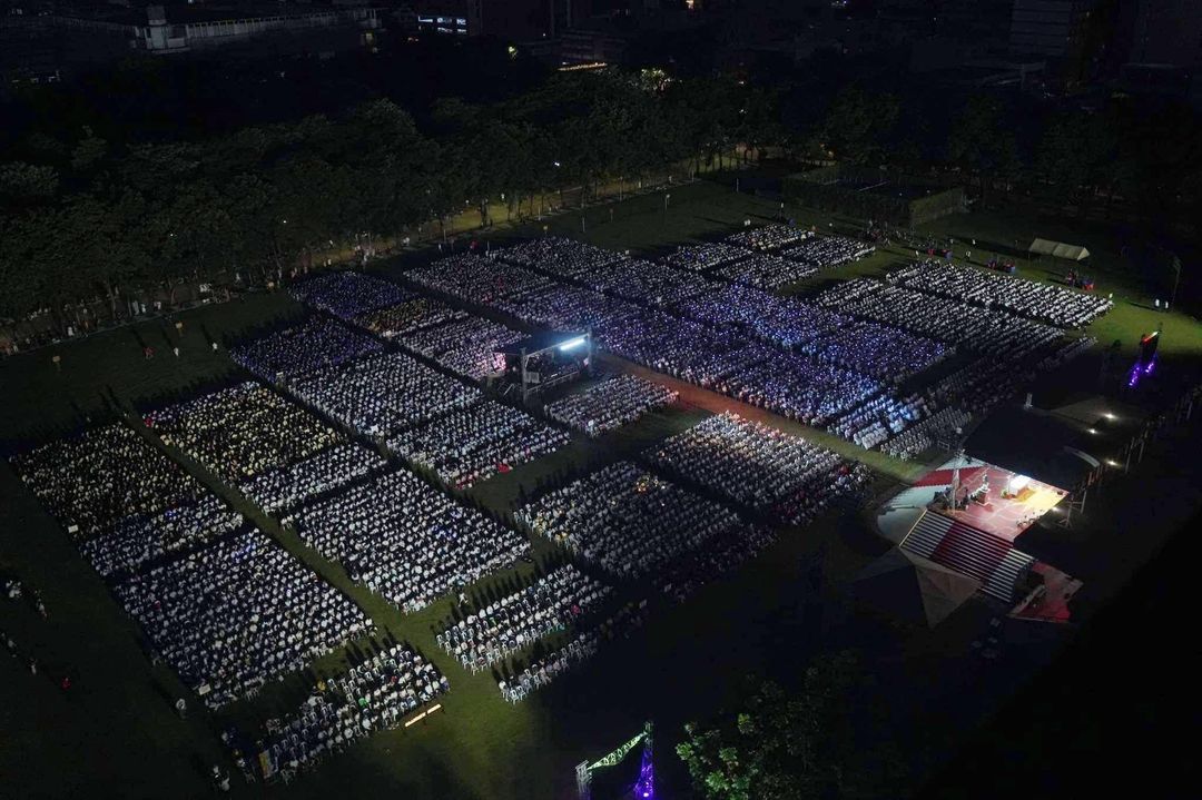 LOOK: Graduating Batch 2022 fill the UST Grandstand and Open Field for ...